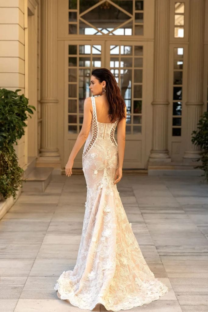 AMORUMA - Lorraine Tyne Bridal